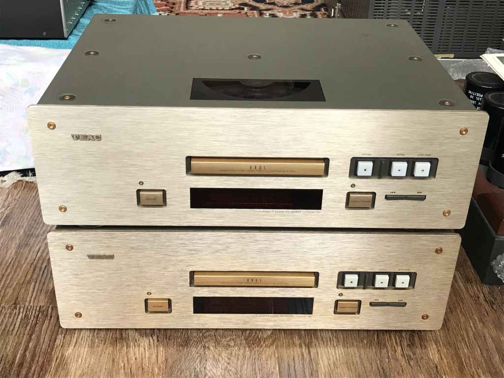 (SOLD OUT) Đầu CDP cao cấp của Teac, model VRDS-10 mặt nhôm phay màu Gold, hàng về từ Nhật